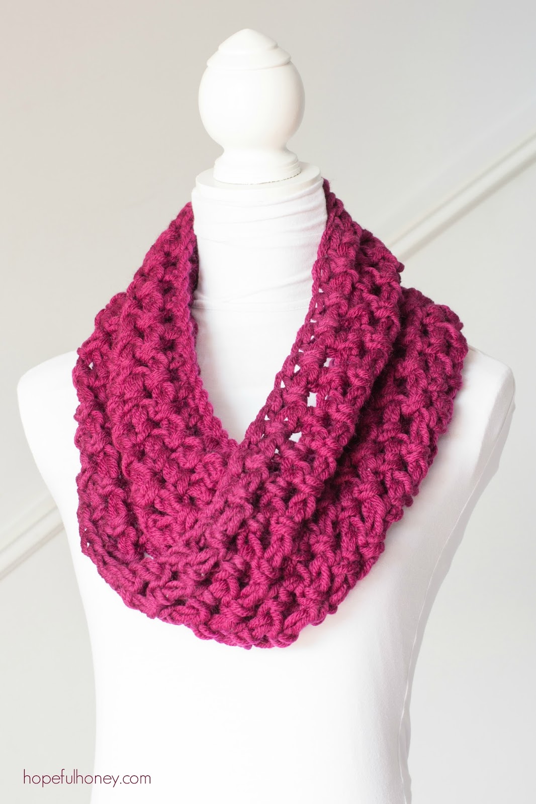 Basic Chunky Cowl - Beginner Crochet Pattern - Hopeful Honey